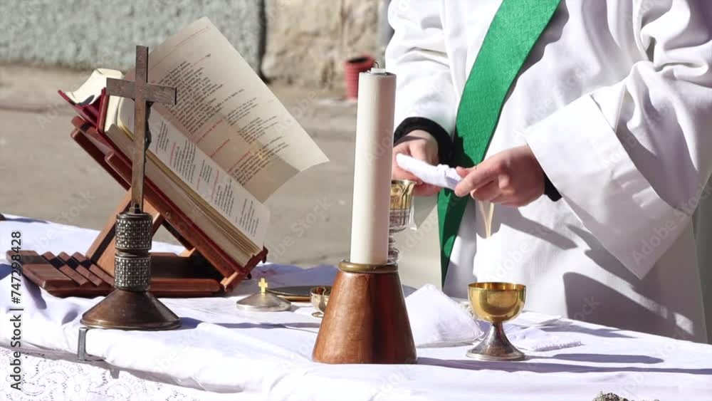 La eucaristia es la misa compartida en donde se ama y Dios se presenta ...