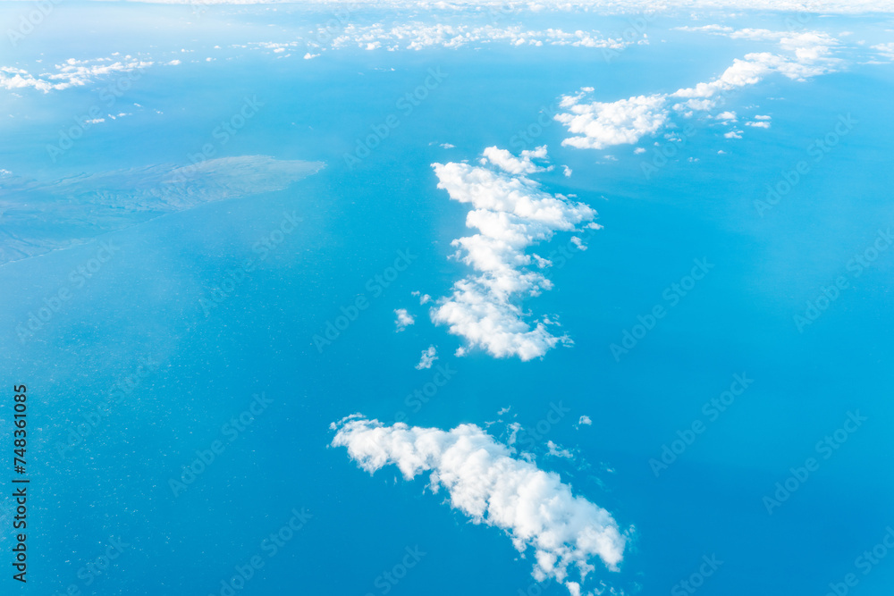 Aerial photography of Honolulu to Hilo from the plane. Kahoʻolawe ...