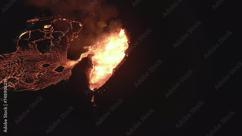 Vidéo Stock Iceland volcano eruption lava magma from crater ...