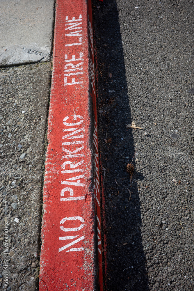 アスファルトの注意書き Stock Photo | Adobe Stock