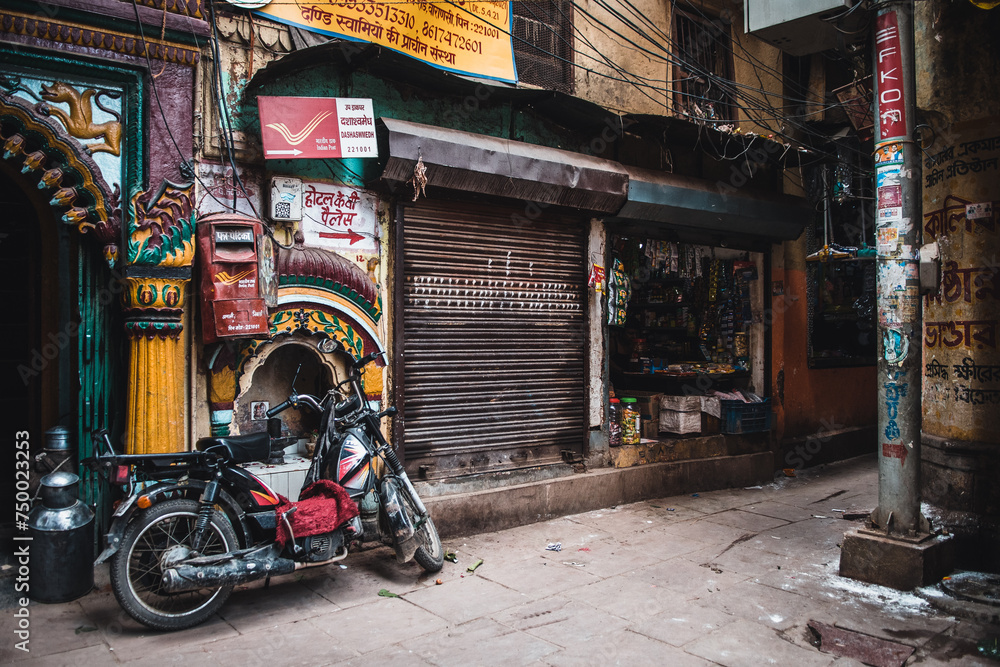 varanasi, india. 15th september, 2023: street view of varanasi, india ...