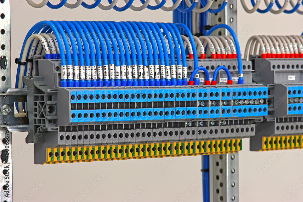 Foto de Electrical pass-through terminals for connecting copper ...