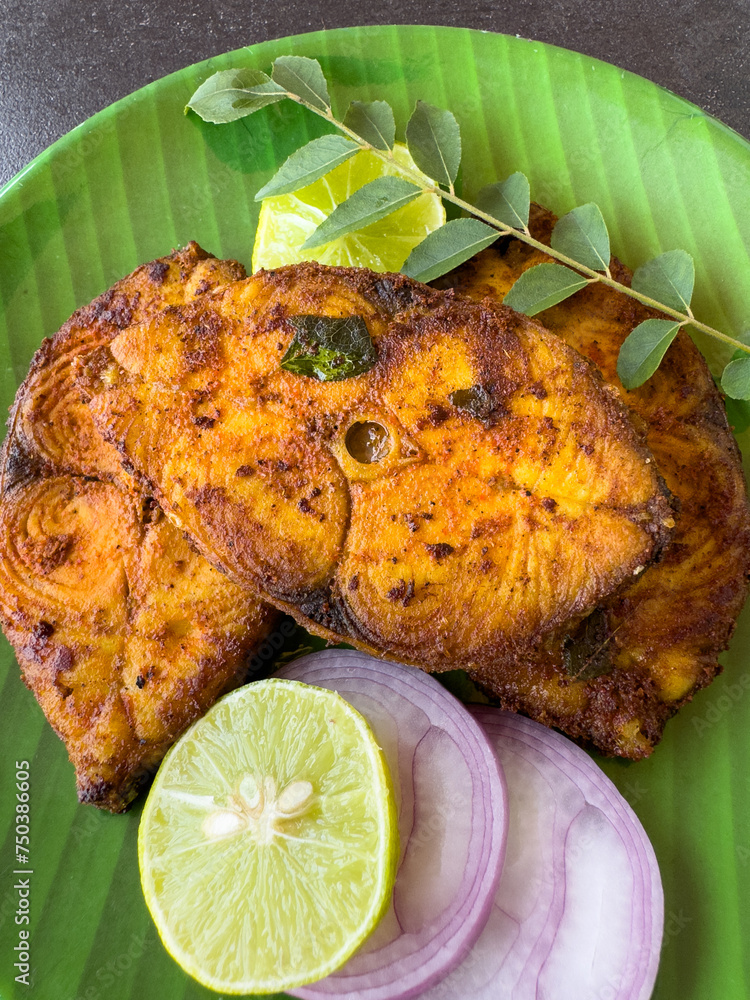 Kerala fish curry, King fish fry Pollichathu a popular hot and spicy ...