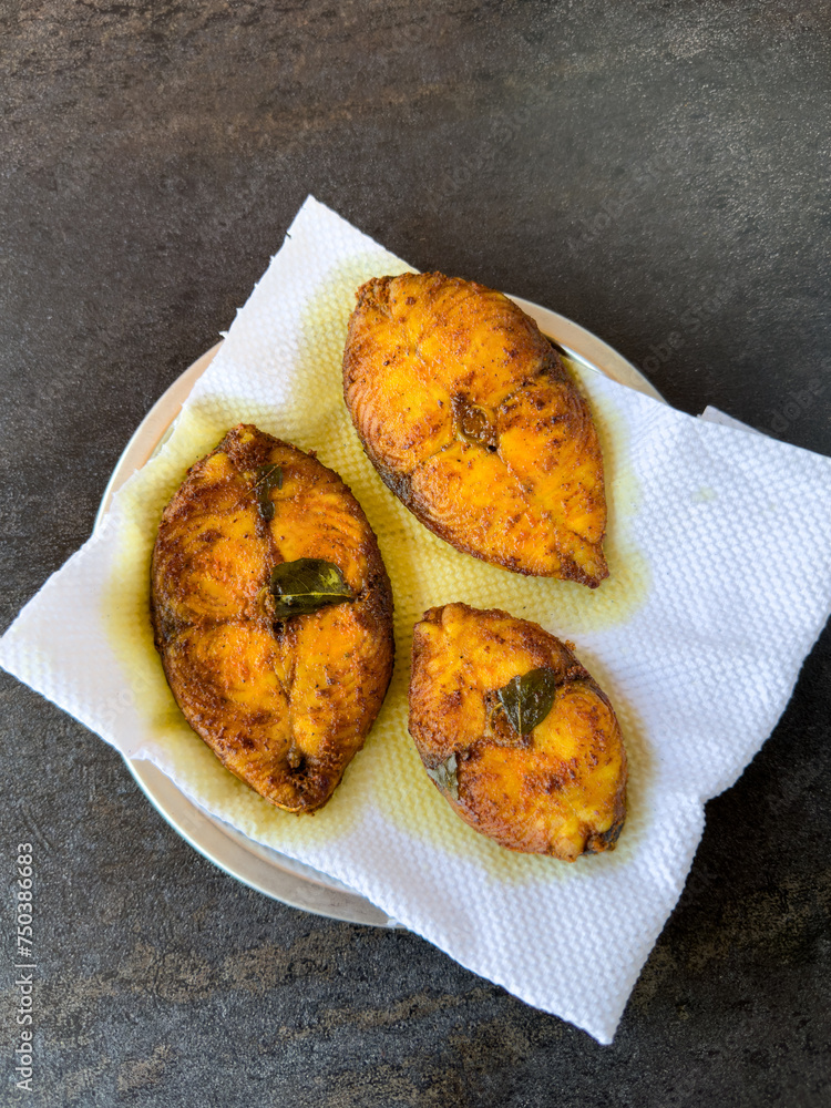 Kerala fish curry, King fish fry Pollichathu a popular hot and spicy ...