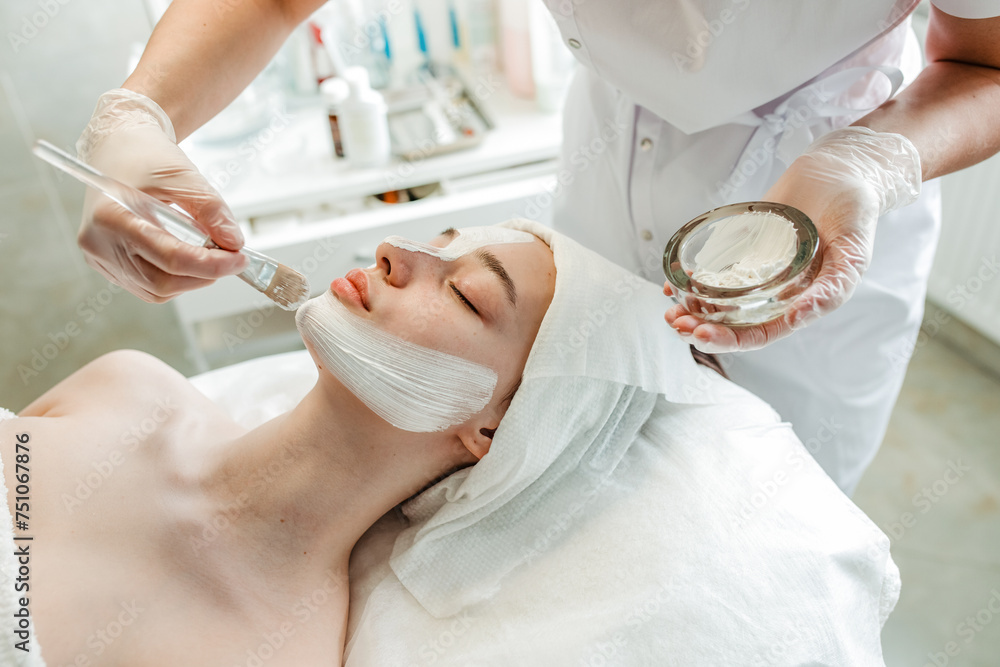 Lightening and restoring the skin of the face with a salon procedure ...