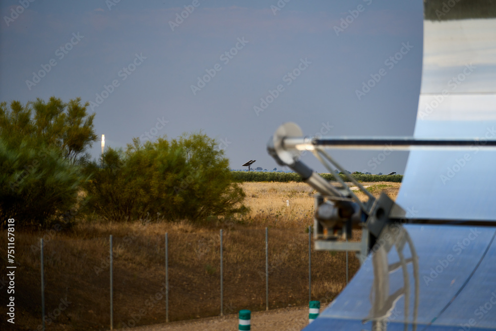 Renewable energy types: parabolic trough reflector & solar power tower ...