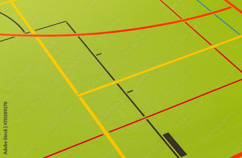 Hallenboden in einer Sporthalle mit diversen Spielfeld Linien Stock ...