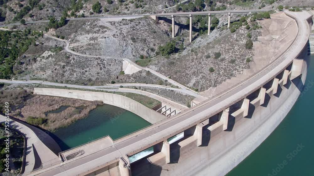 Vidéo Stock Dam spillway. Dam and water reservoir. Panoramic aerial ...
