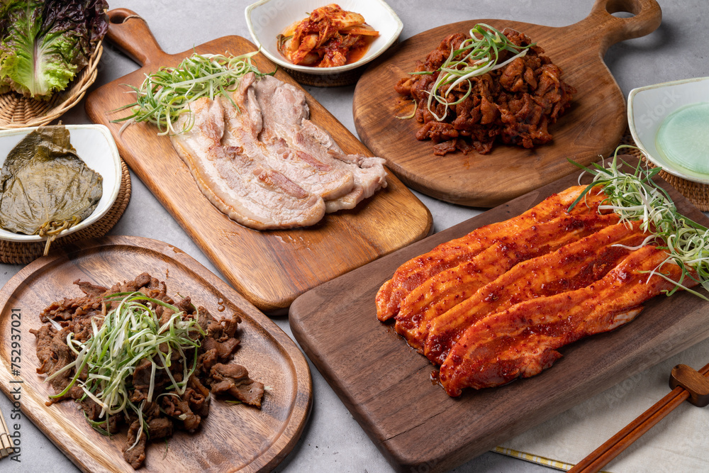 Korean food, briquettes, bulgogi, red pepper paste, pork, pork belly ...