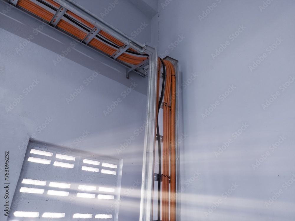 Installation cables power on the tray with spesification fire ...