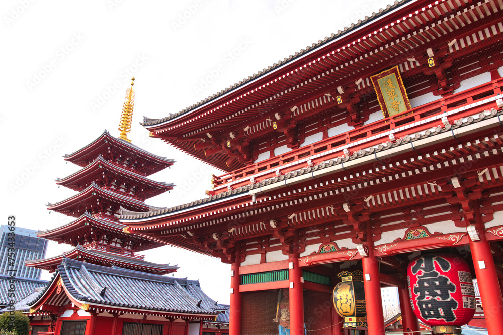 TOKYO, JAPAN - MARCH 06, 2024: Spring at Sensoji Temple's Hozomon Gate ...