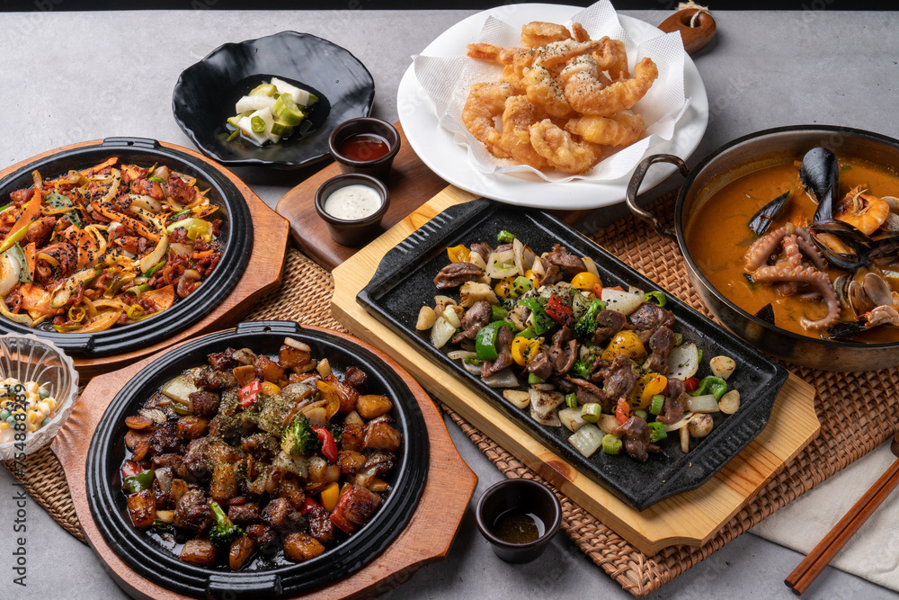 Korean food, cube, steak, cartilage, stir-fry, seafood jjambbong, soup ...