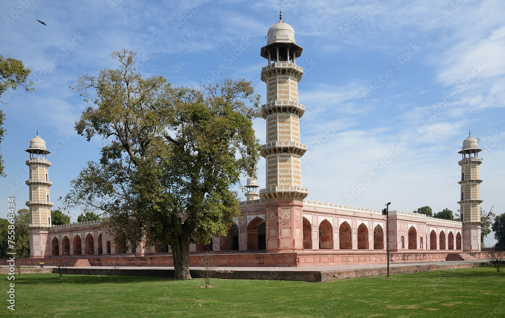 TOMB OF MUGHAL EMPEROR jAHANGIR IN THE CITY OF LAHORE IN PAKISTAN ...