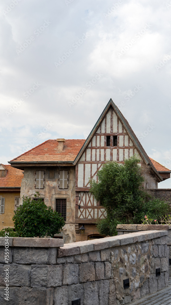 Walking area with shops and restaurants in United Arab Emirates ...