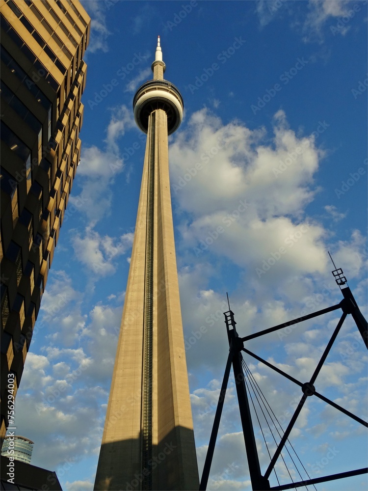 Foto de The CN Tower in Toronto, Canada. The tower was completed in ...