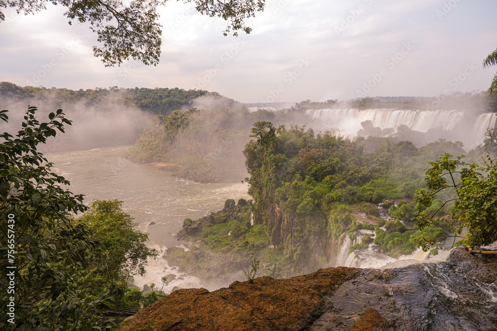 Foto de Iguazu Falls is a series of waterfalls on the border of Brazil ...