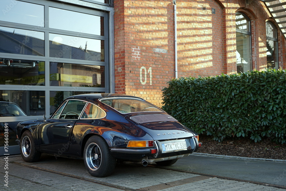 Porsche 911 Coupé und Sportwagen als F-Modell der Sechzigerjahre und ...