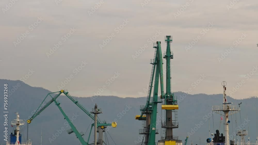 Port container cranes unload and load a bulk carrier Timelapse, loading ...