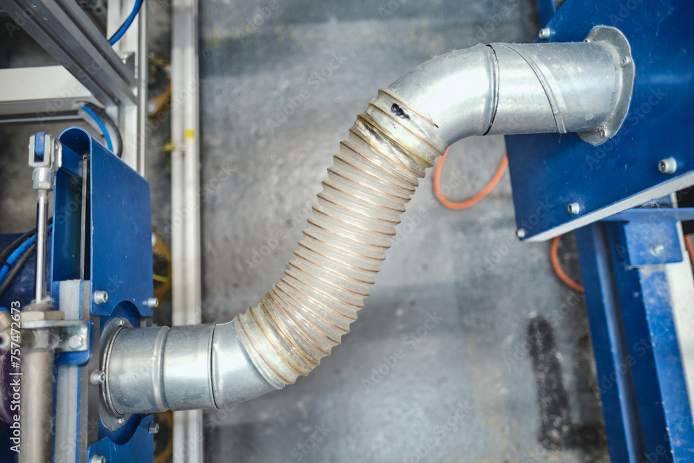 Foto de Industrial metal air flow and air conditioning pipes on the ...