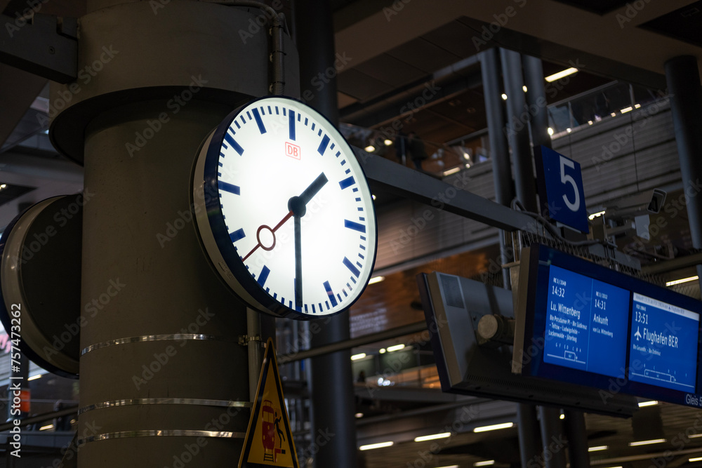 train station Berlin Hauptbahnhof of Deutsche Bahn, schedule on Classic ...