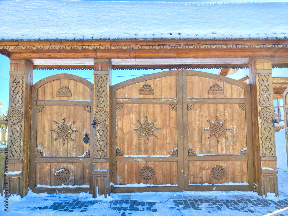 Ornate wooden gates with carvings and snow. Traditional Carved Wooden ...