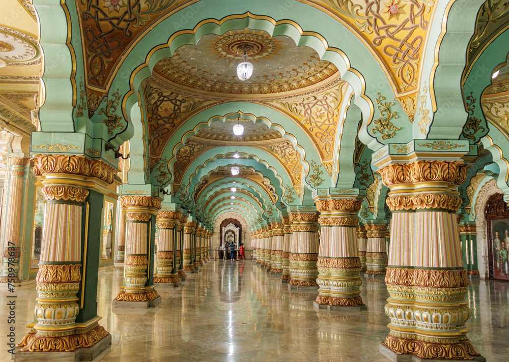 Foto de Interior view of Mysore Palace, Indian Traditional Architecture ...