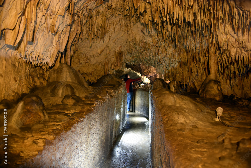 Jaskinia Raj w Chęcinach jedną z najpiękniejszych jaskiń i jednym z ...