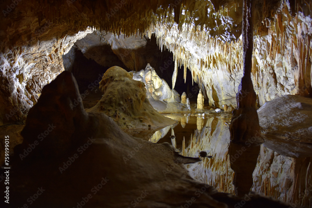 Jaskinia Raj w Chęcinach jedną z najpiękniejszych jaskiń i jednym z ...