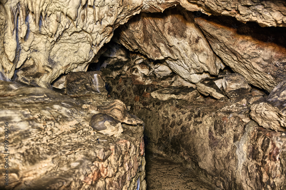 Jaskinia Raj w Chęcinach jedną z najpiękniejszych jaskiń i jednym z ...