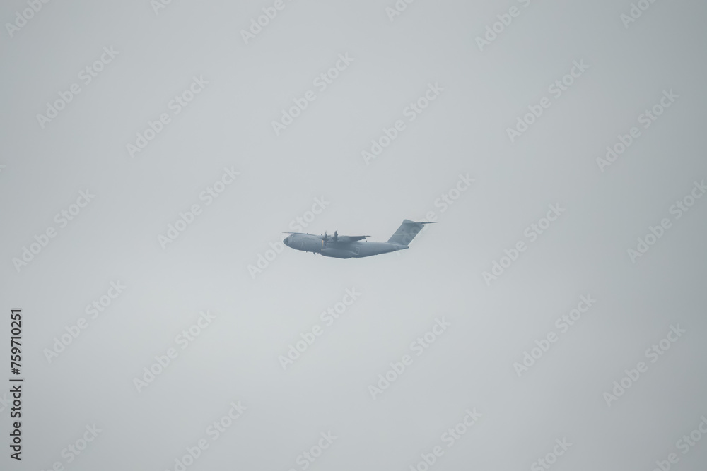 Foto de RAF Royal Air Force Airbus A400M Atlas military cargo plane on ...