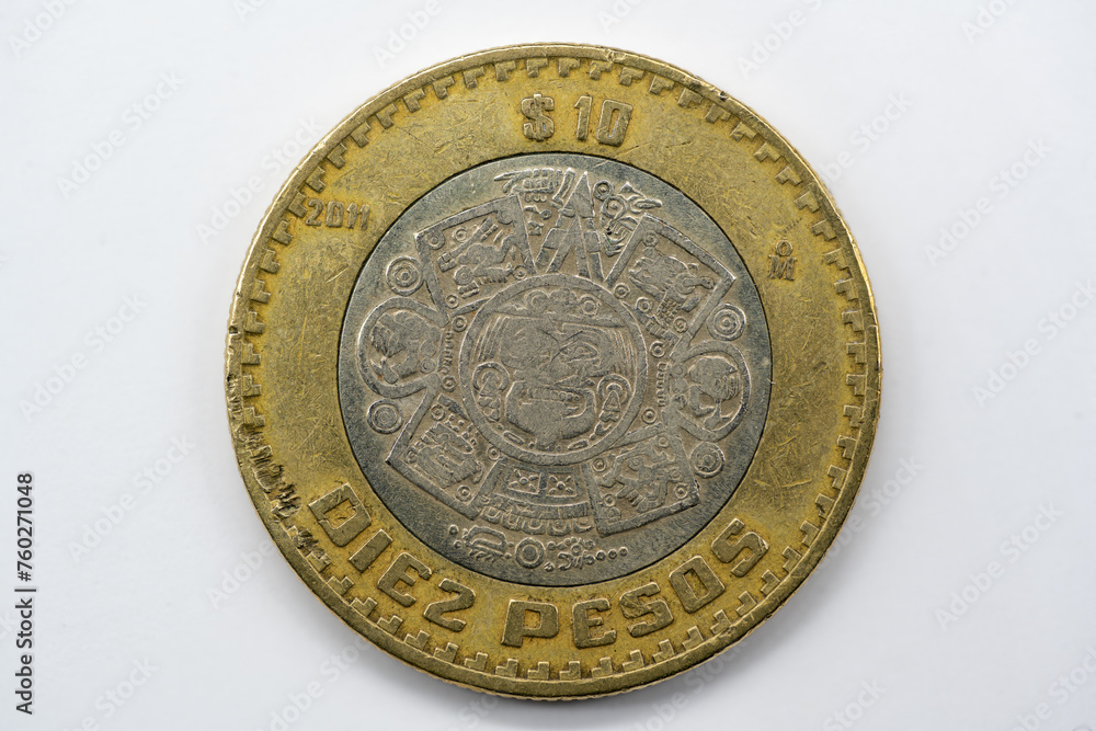 Moneda de 10 pesos mexicana con el calendario azteca 2011 Stock Photo ...