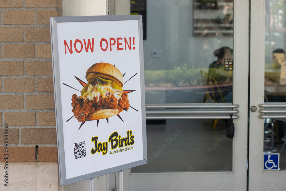 Foto de Rancho Cucamonga, CA, USA - May 9, 2022: Newly-opened Jay Bird ...