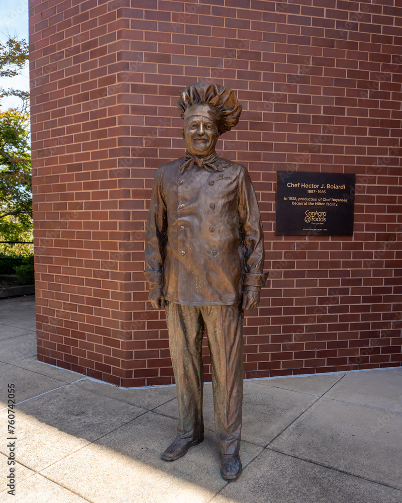 Milton, Pennsylvania: Statue of Chef Boyardee. Wearing his signature ...