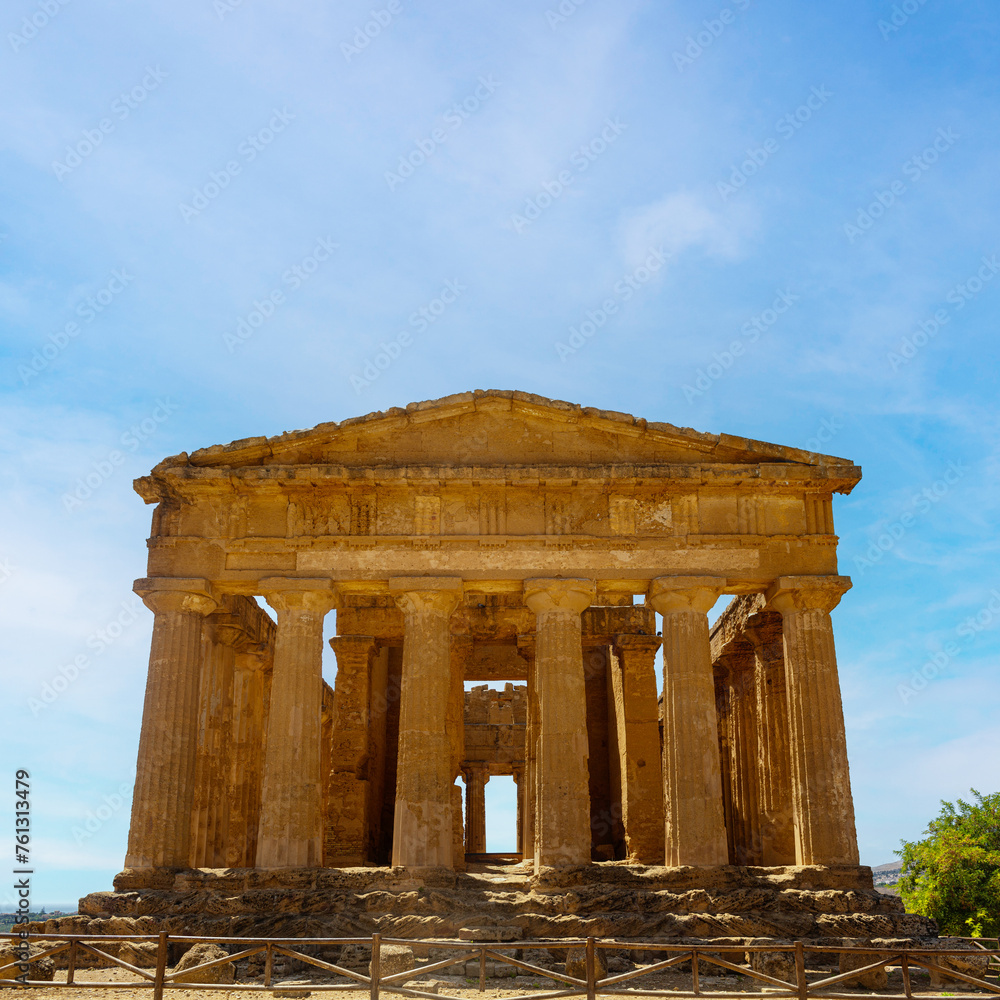 Foto de Temple of Concordia, a facade, The Valley of the Temples in Agrigento, archaeological ...