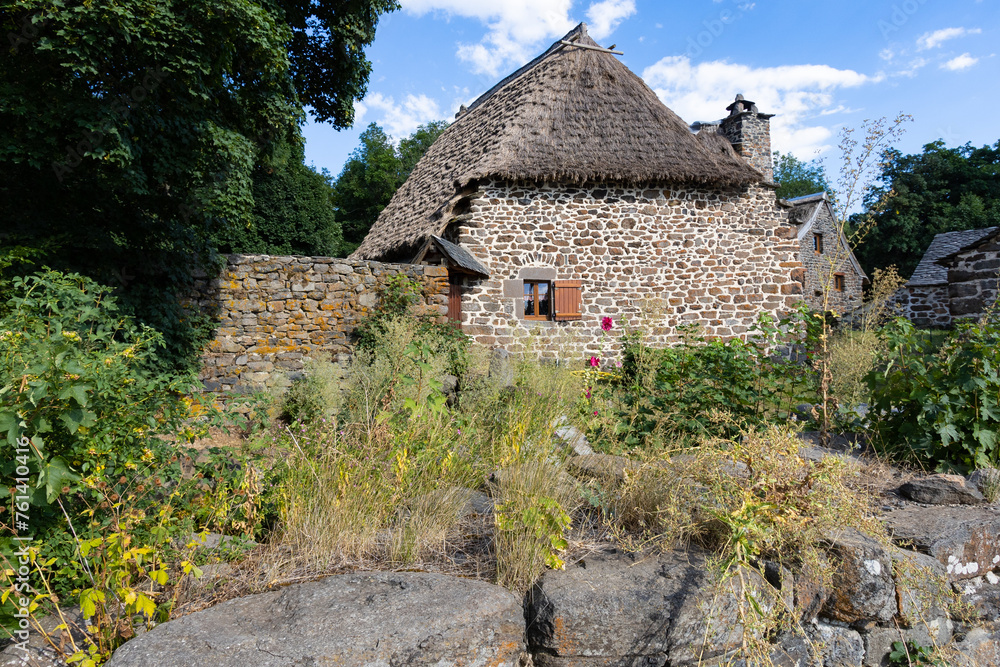 Chaumière ancienne en Haute Loire au hameau de Bigorre-Les Maziaux à ...