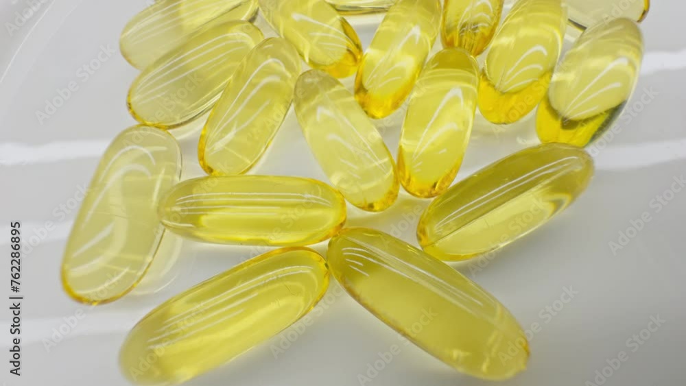 Vidéo Stock Omega 3 gold fish oil capsules, rotation background, macro ...
