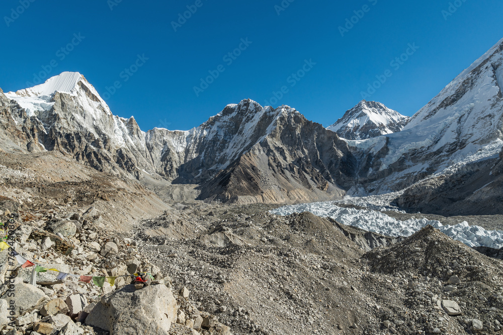 View of Lingtren, Khumbutse, Changtse Mountains, Lho La pass, Everest ...