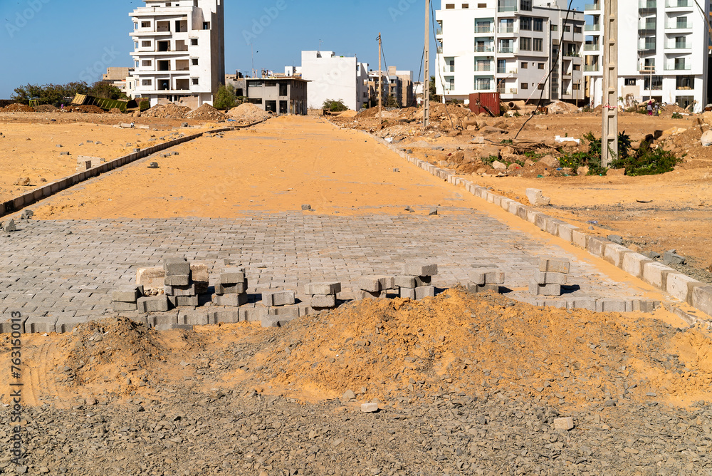 immeubles en construction dans un quartier périphérique de la ville de ...