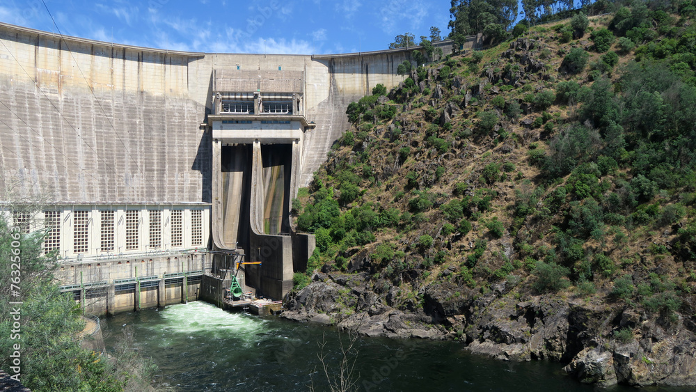 Barragem de Castelo do Bode, Tomar (Portugal): this dam is one of the ...