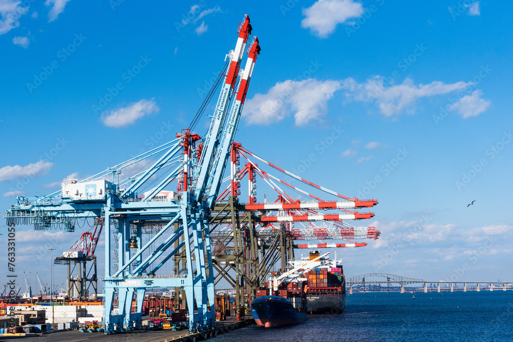 Newark, NJ, USA - View of the gantry cranes and container ship in ...