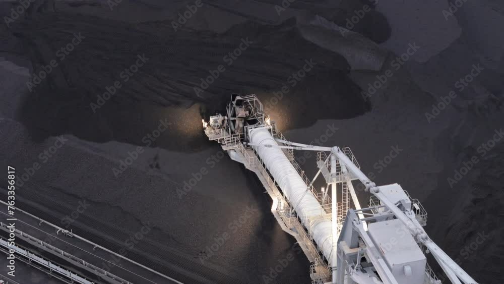 mining shovels, coal mine excavator working loading coal mine to Coal ...