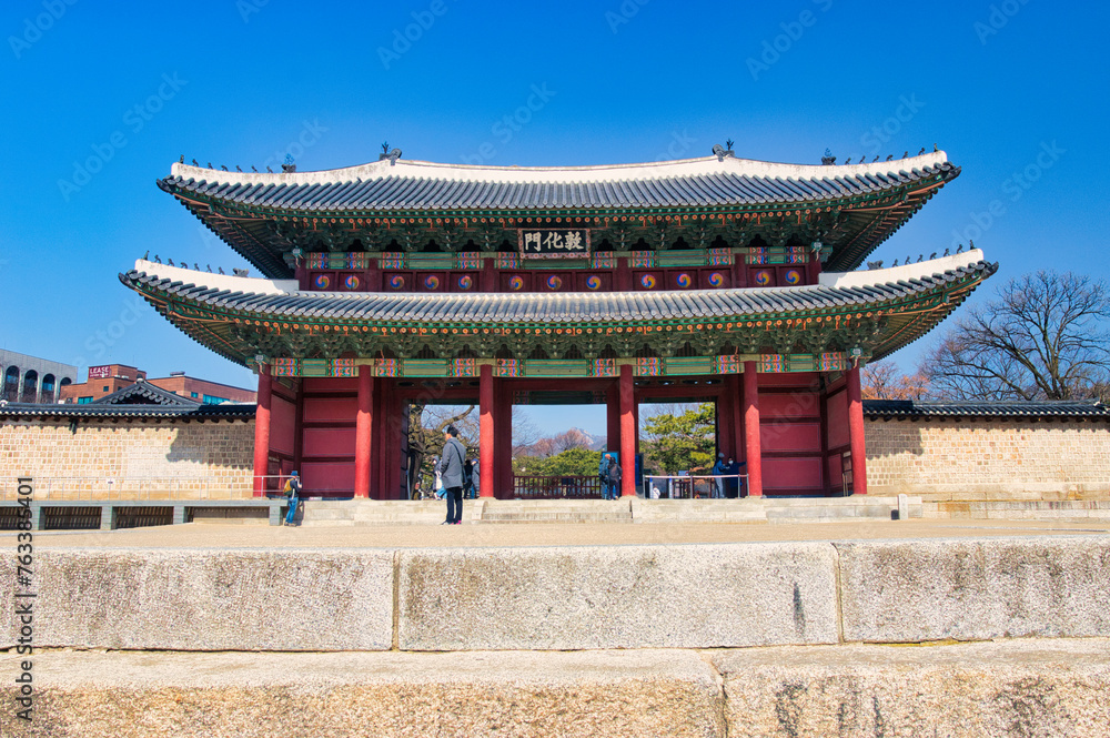 Foto de Donhwamun Gate Changdeokgung Palace, March 2st2024 photo of the ...
