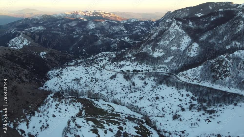 Ripresa aerea di Piano Battaglia nel Parco delle madonie durante una ... Ripresa aerea di Piano Battaglia nel Parco delle madonie durante una ...