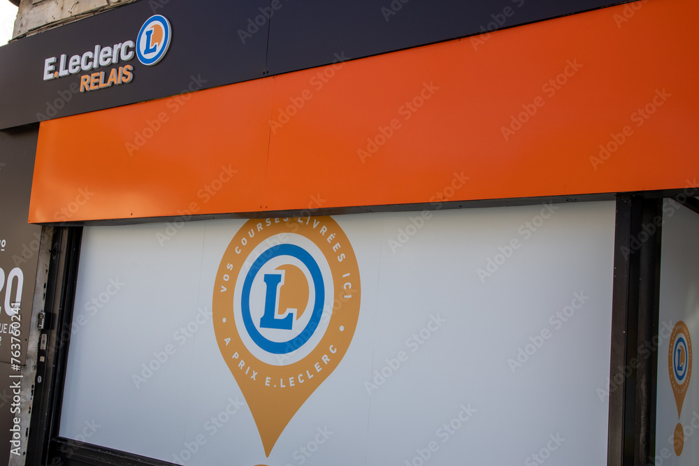 E.leclerc relais round sign logo and text brand Company signboard store ...