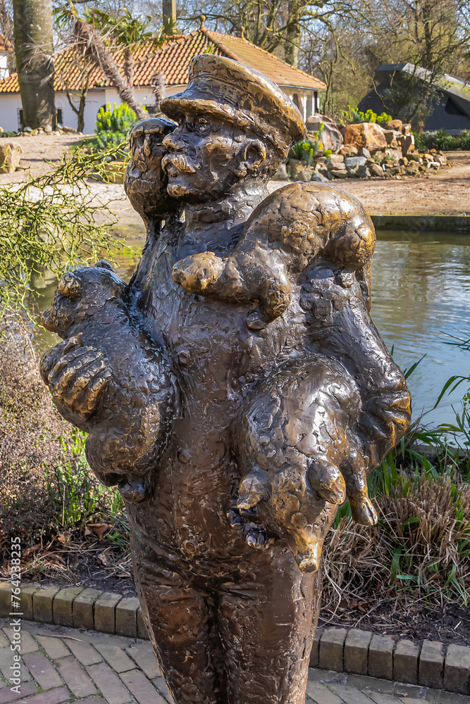 Monuments and sculptures in Amsterdam Artis Zoo park. Amsterdam Artis ...