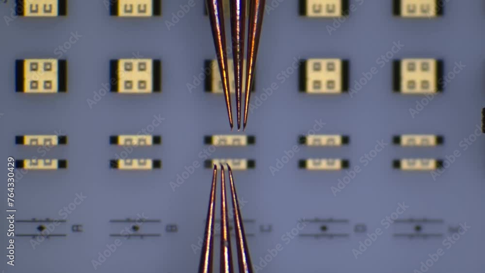 Vidéo Stock Radio frequency probe touchdown and manipulation on ...