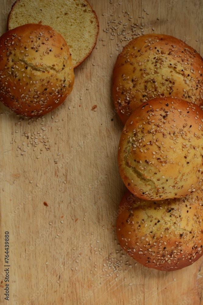 Pan para hamburguesa ,pan ,esponjoso ,con semillas , sésamo, beige, pan ...