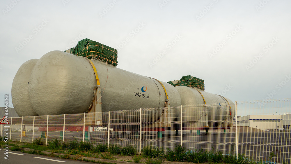 Big fuel gas tanks supply system or water tanks for cruise ships built ...