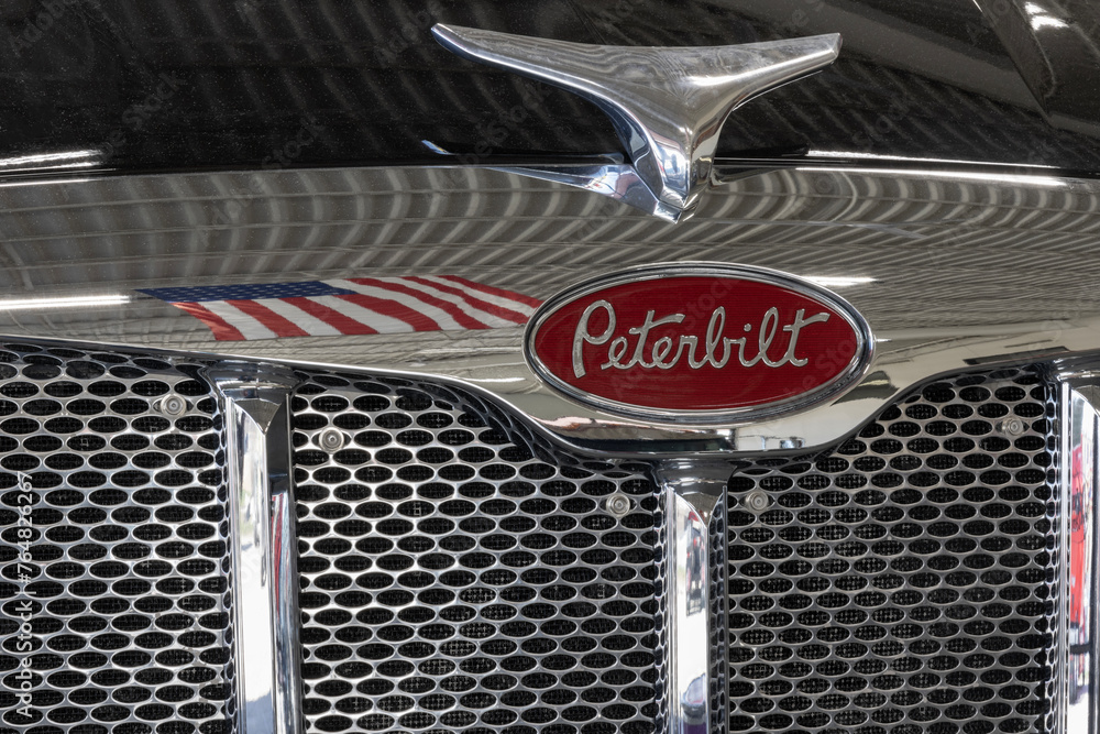 Peterbilt Semi Tractor Trailer Trucks logo and truck grille. Peterbilt ...
