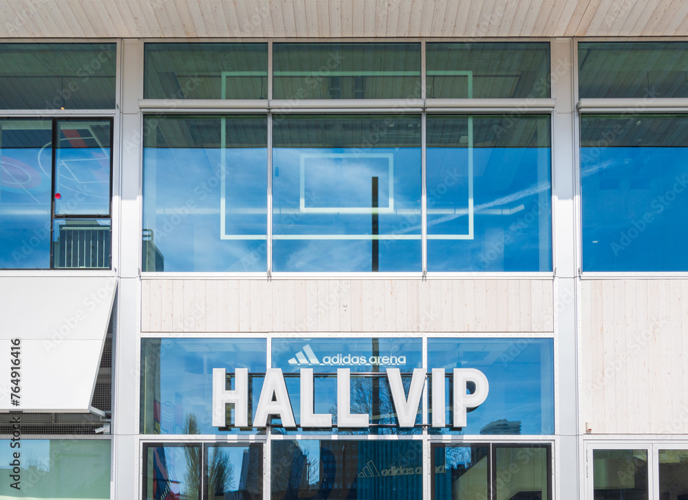 Zdjęcie Stock: Le hall VIP de l'Adidas Arena, implantée porte de la ...